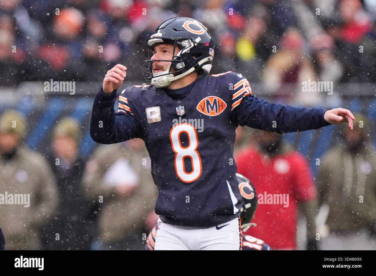 Chicago Bears kicker Cairo Santos (8) reacts after kicking a field goal ...