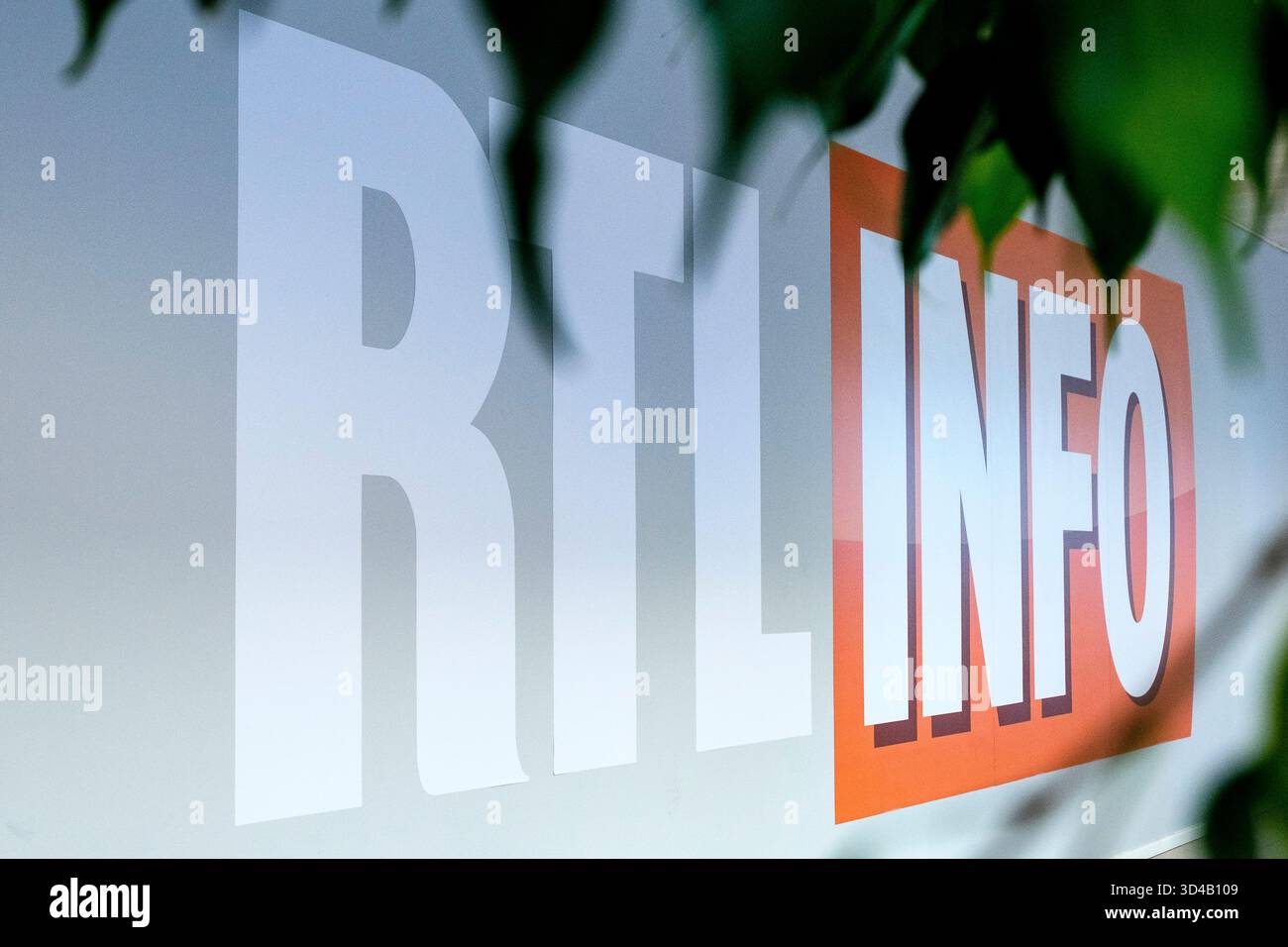 RTL info sigle de la chaine de television et de radio RTL Symbol and ...