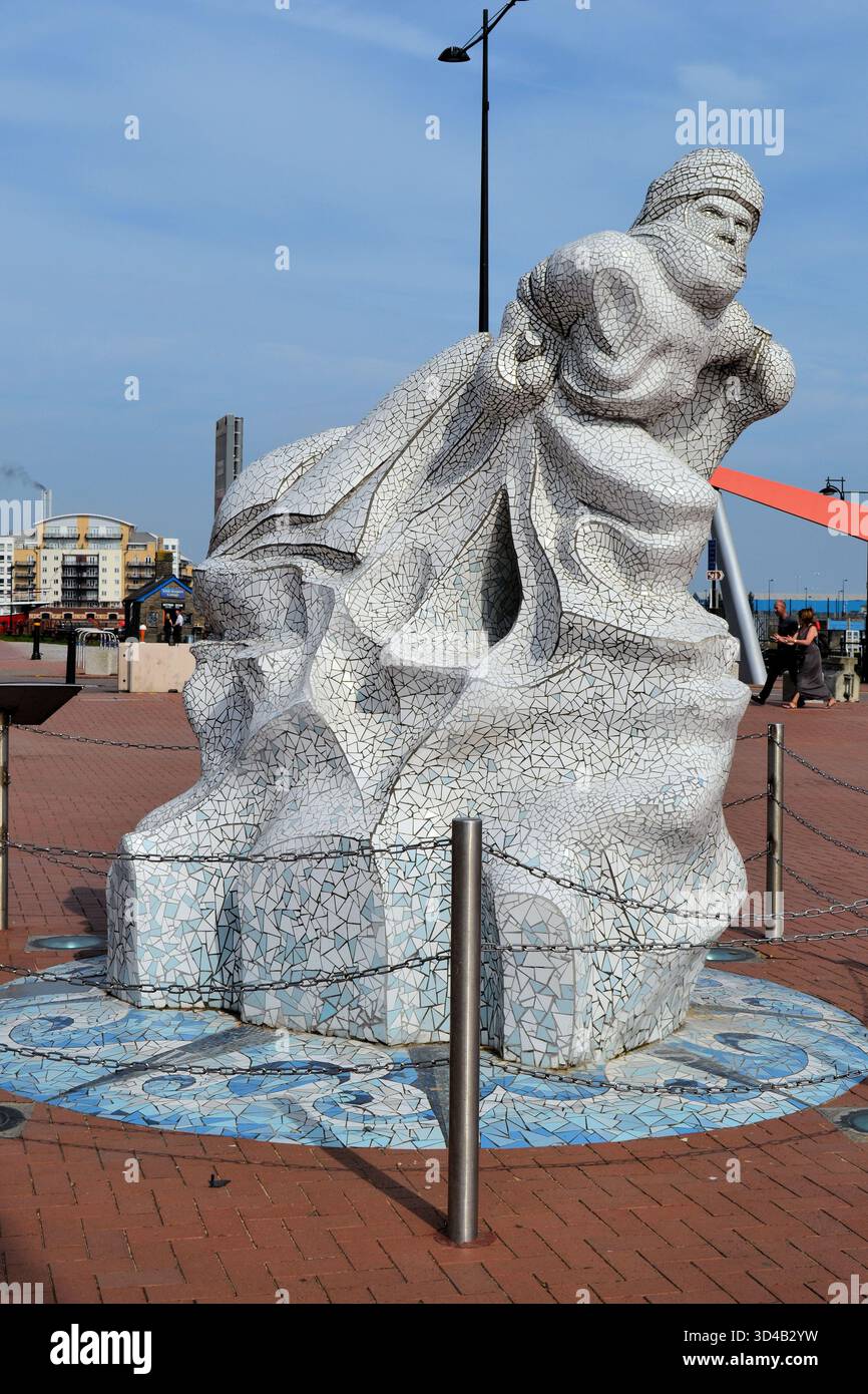 The Captain Scott 100 Memorial, Cardiff Bay, South Wales Stock Photo ...