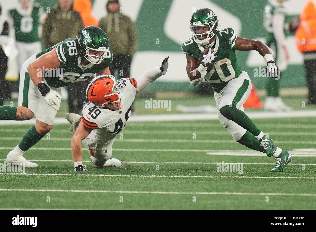New York Jets running back Breece Hall heads past Cleveland Browns ...