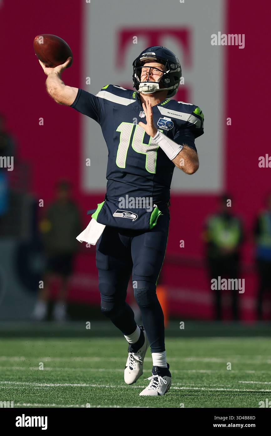 Seattle Seahawks quarterback Sam Darnold throws against the Arizona ...