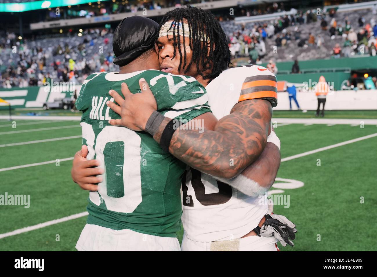 New York Jets running back Breece Hall (20) and Cleveland Browns ...