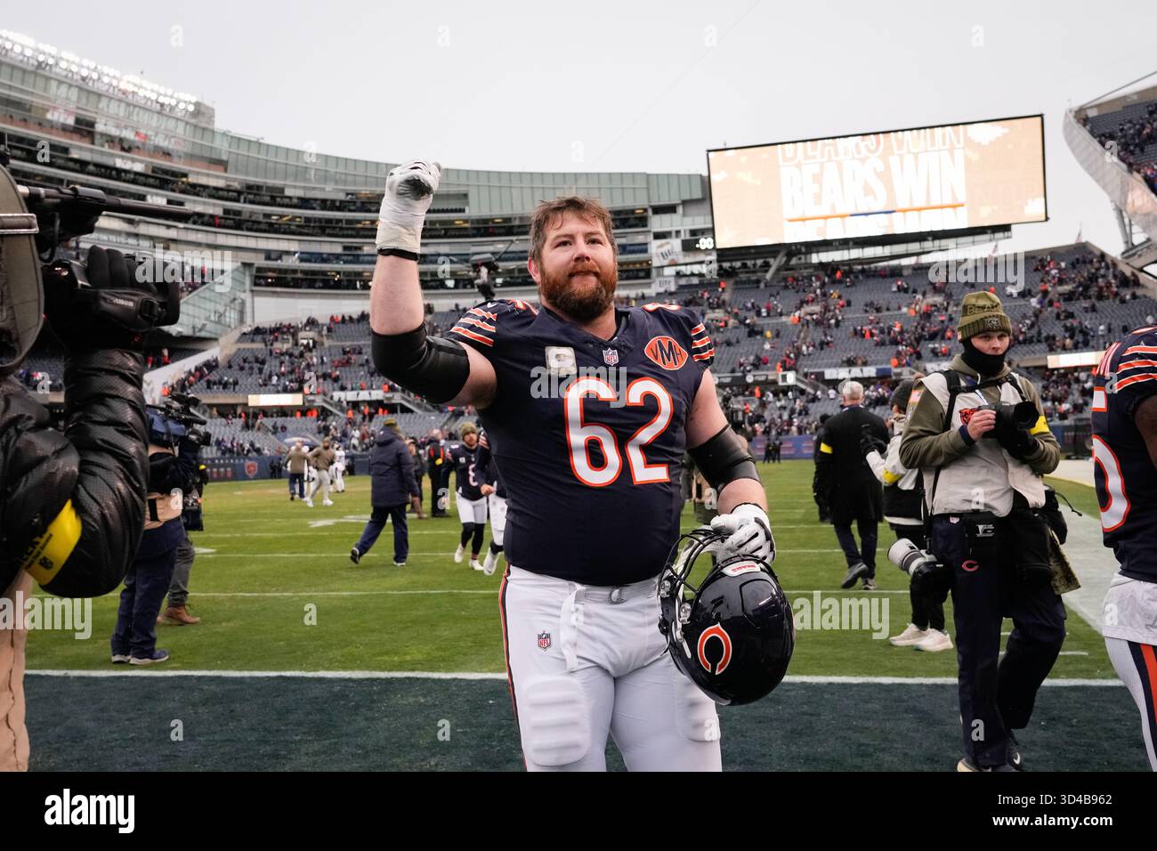 Chicago Bears guard Joe Thuney (62) reacts as he leaves the field after ...