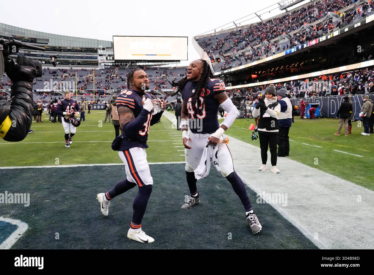 Chicago Bears defensive back Jonathan Owens and linebacker Tremaine ...