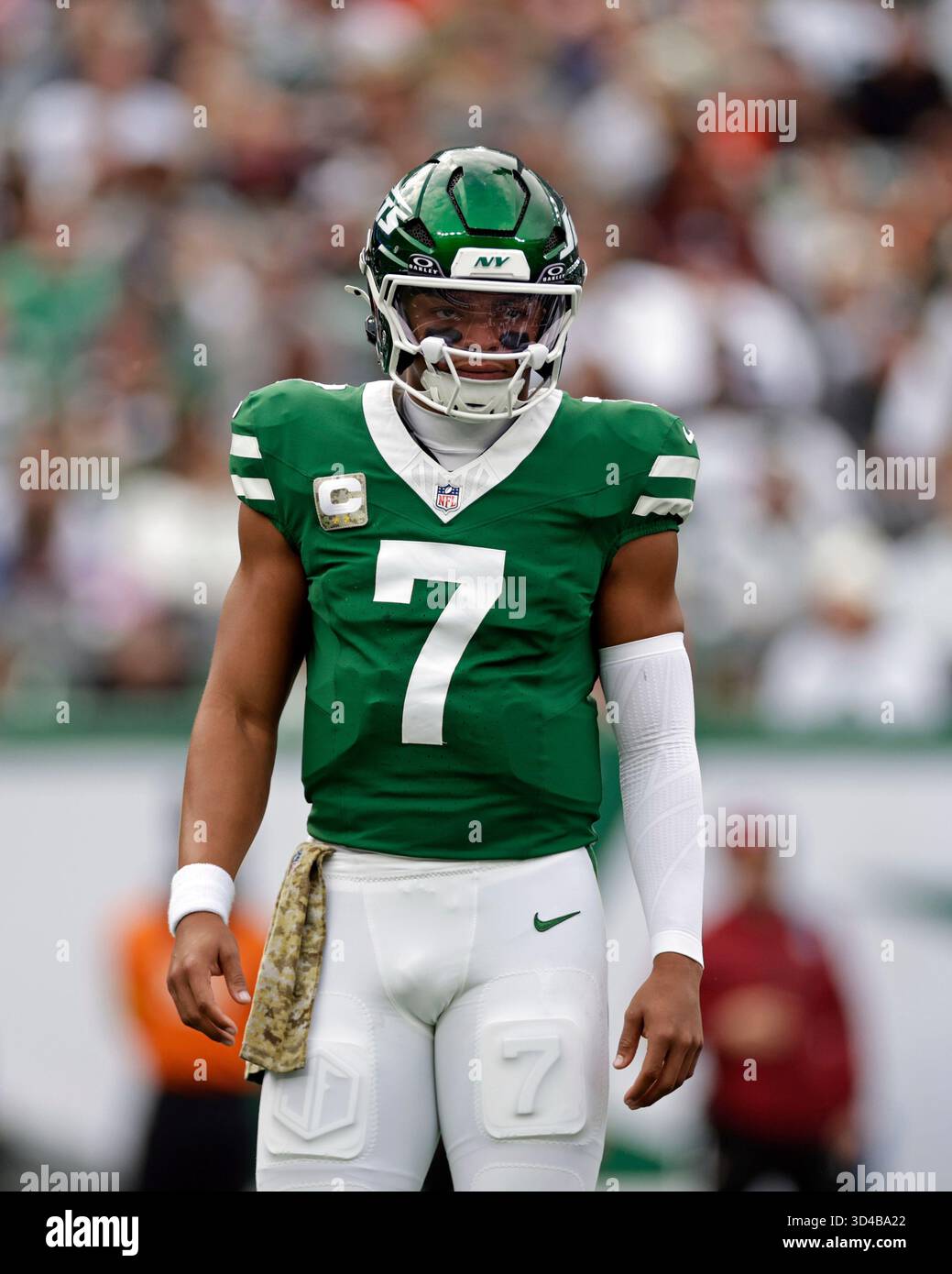 New York Jets quarterback Justin Fields (7) reacts during an NFL ...
