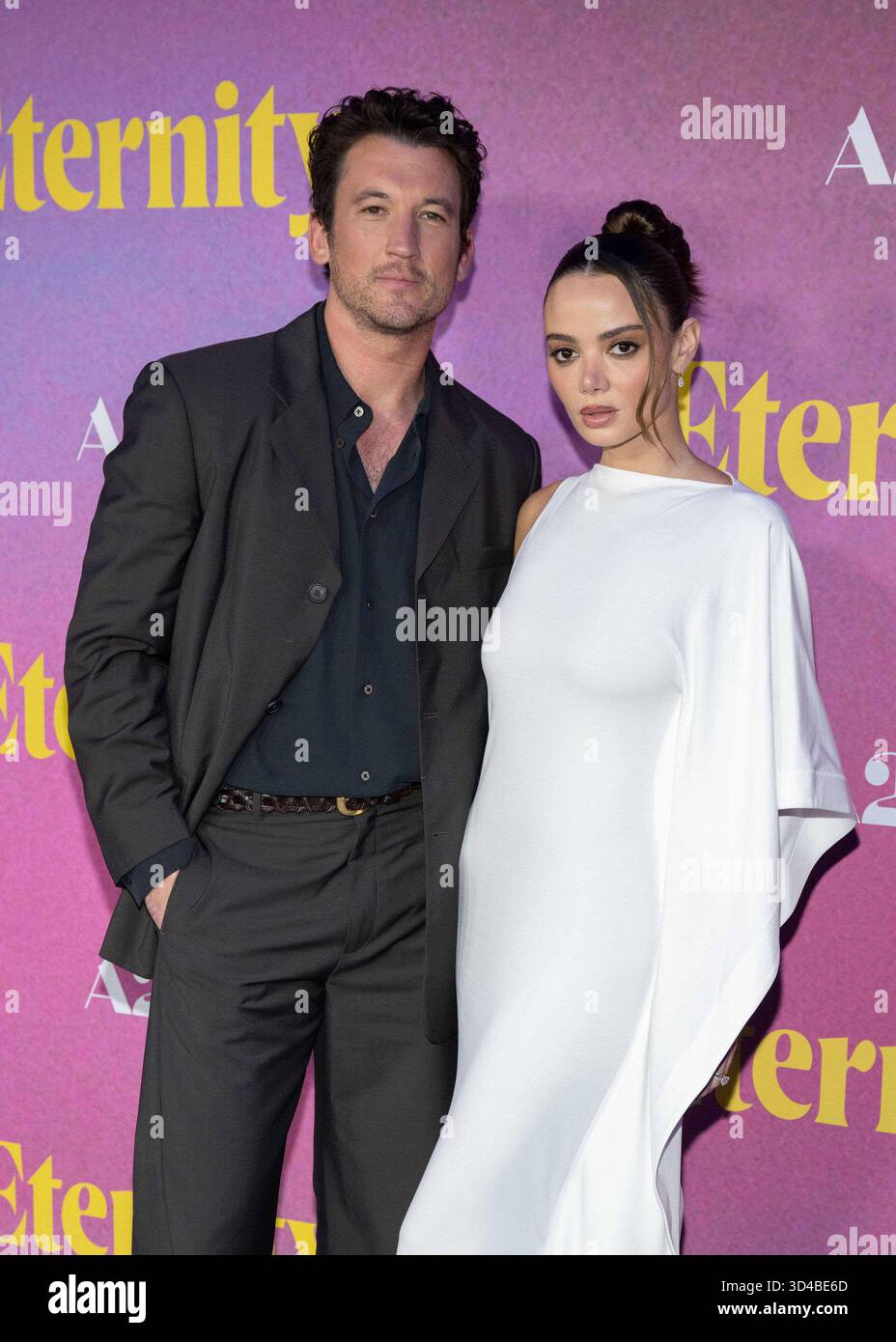 Photo by: zz/NDZ/STAR MAX/IPx 2025 11/8/25 Miles Teller and his wife ...