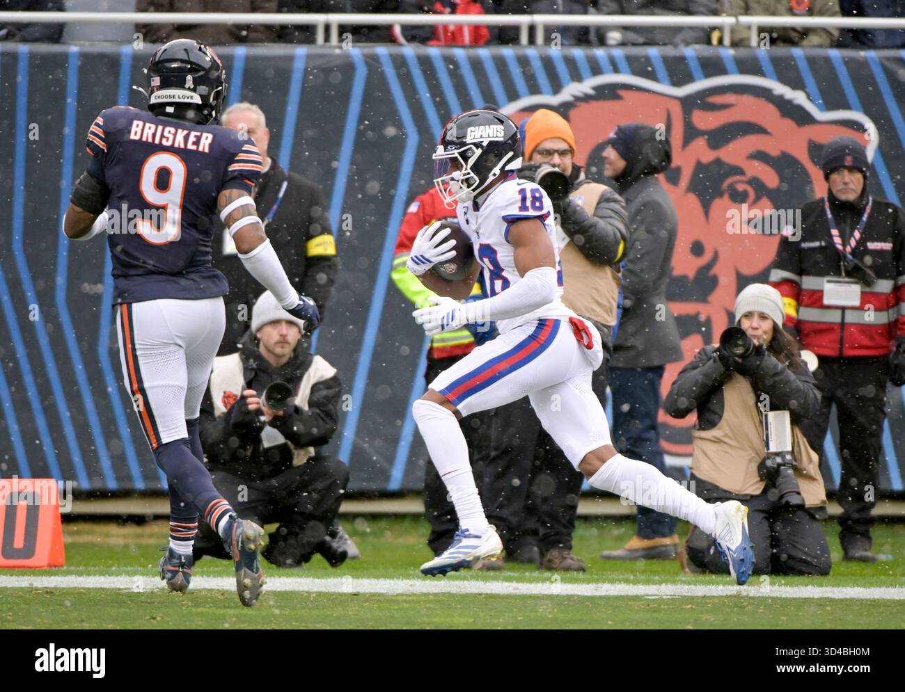 New York Giants wide receiver Darius Slayton (18) runs down the ...