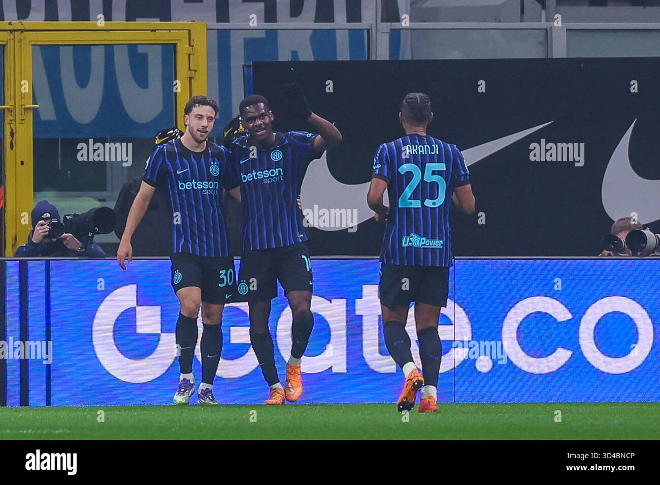 Ange-Yoan Bonny of FC Internazionale celebrates with his teammates ...