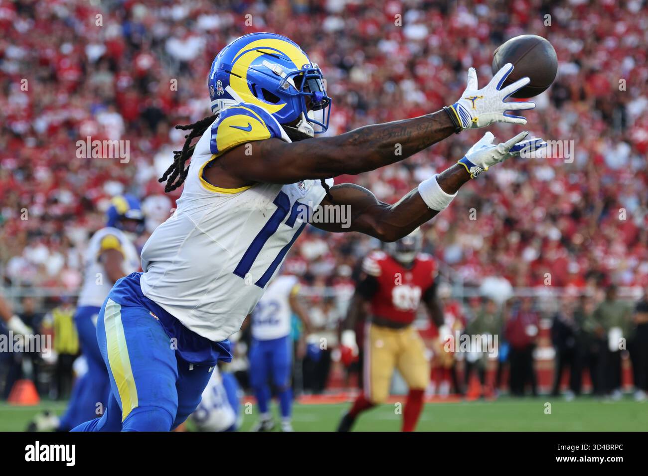 Los Angeles Rams wide receiver Davante Adams (17) catches a touchdown ...
