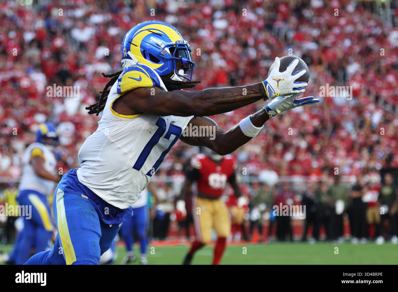 Los Angeles Rams wide receiver Davante Adams (17) catches a touchdown ...