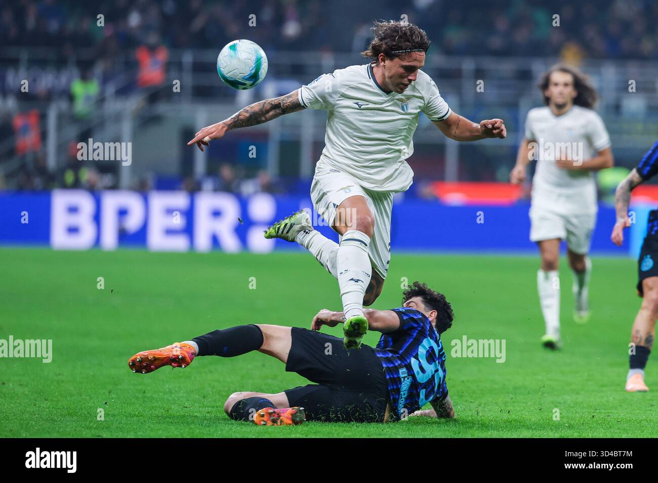 Luca Pellegrini of SS Lazio competes for the ball with Alessandro ...