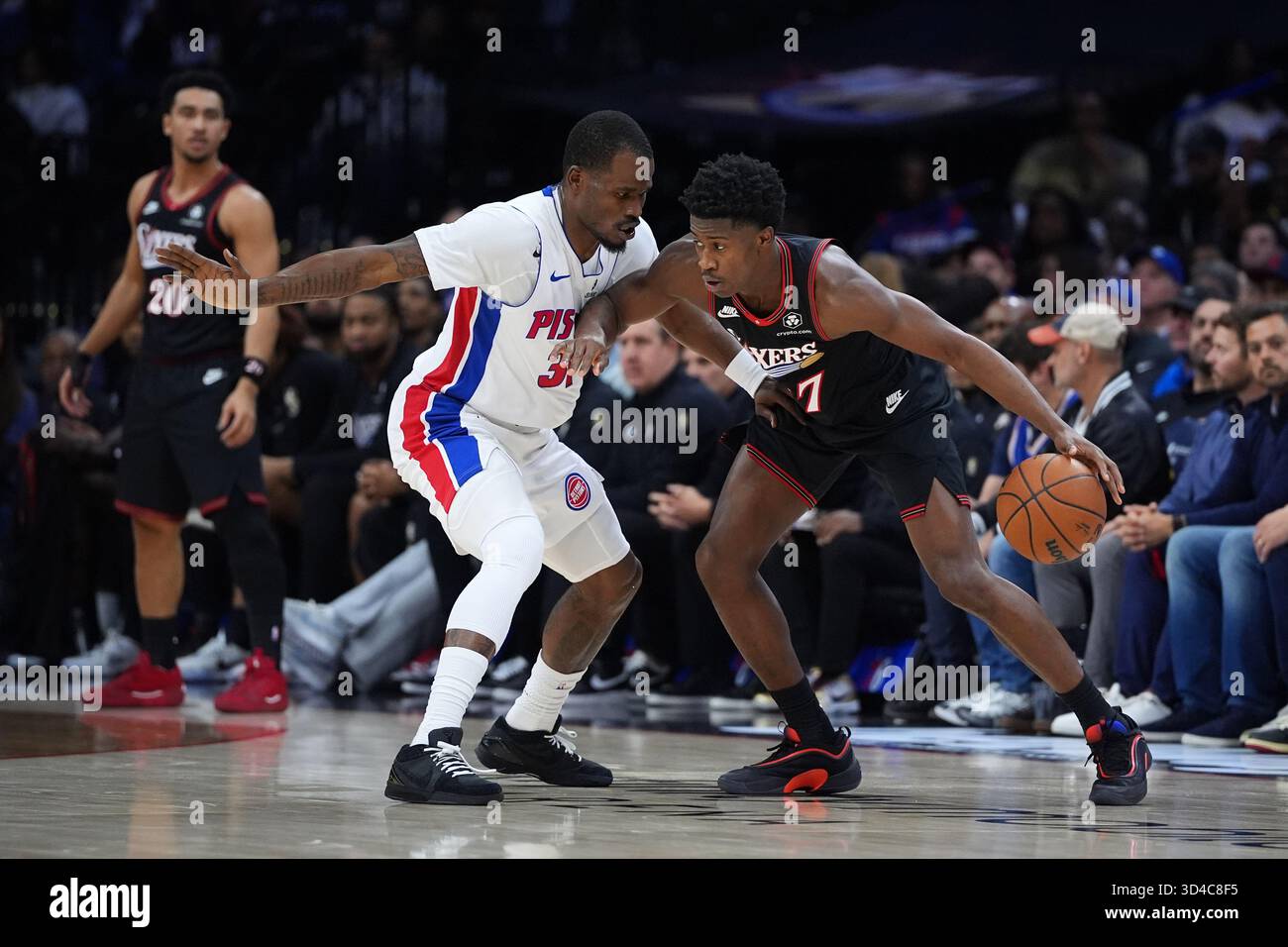 Philadelphia 76ers' VJ Edgecombe, right, tries to get past Detroit ...