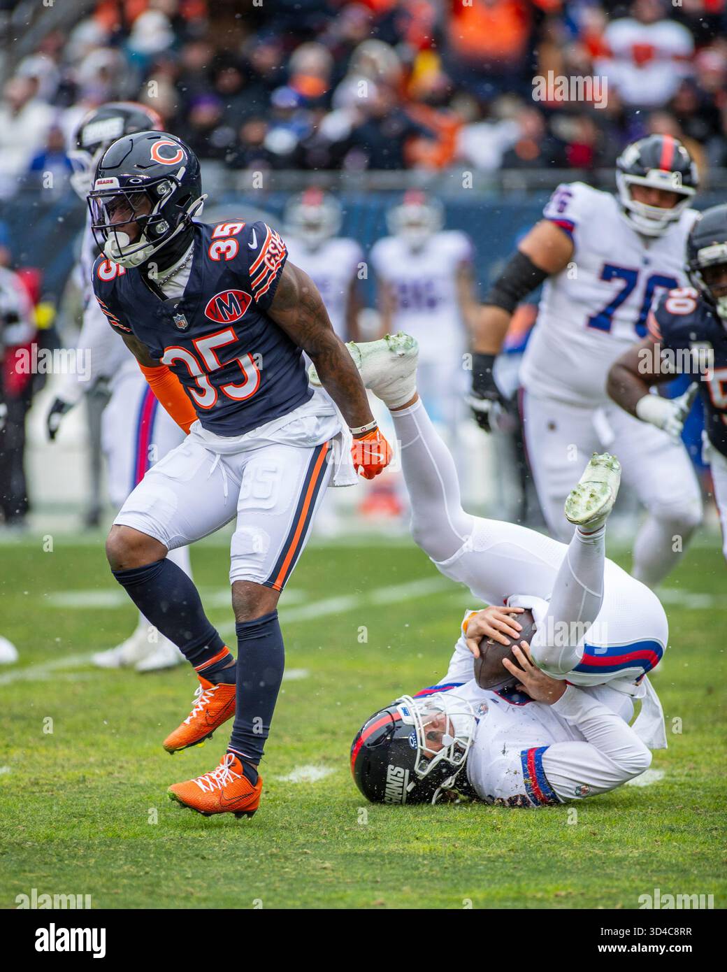 November 9, 2025: Chicago Bears C.J. Gardner-Johnson (35) sacks New ...