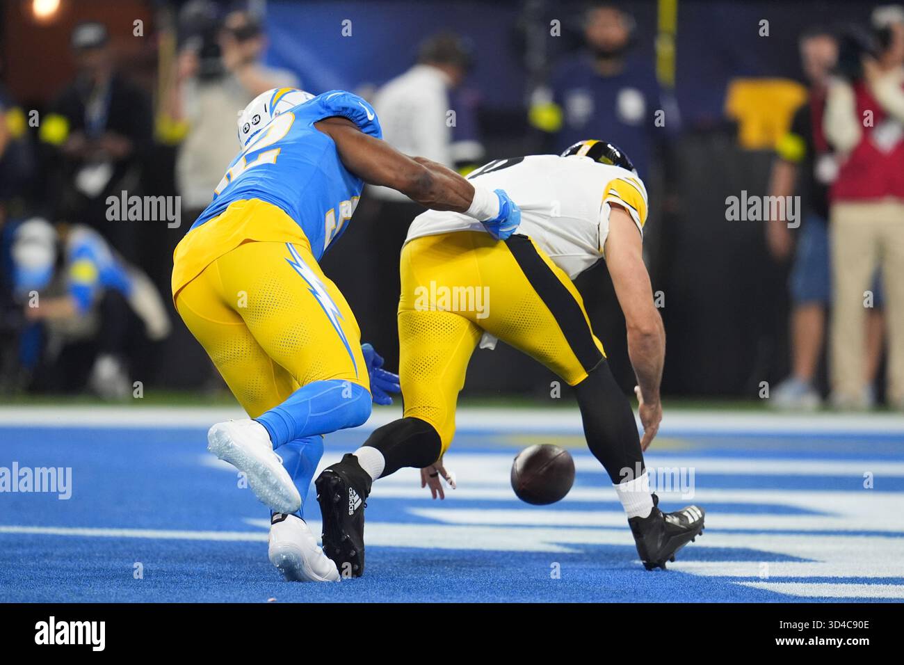 Los Angeles Chargers linebacker Khalil Mack (52) forces Pittsburgh ...