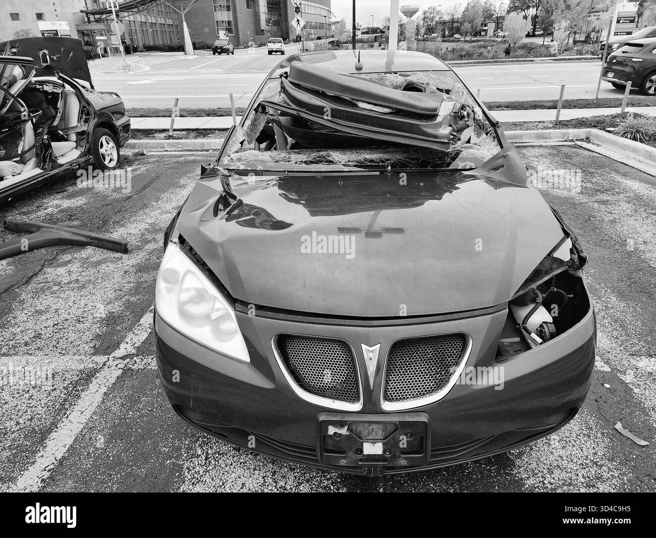 Car front view dented Black and White Stock Photos & Images - Alamy