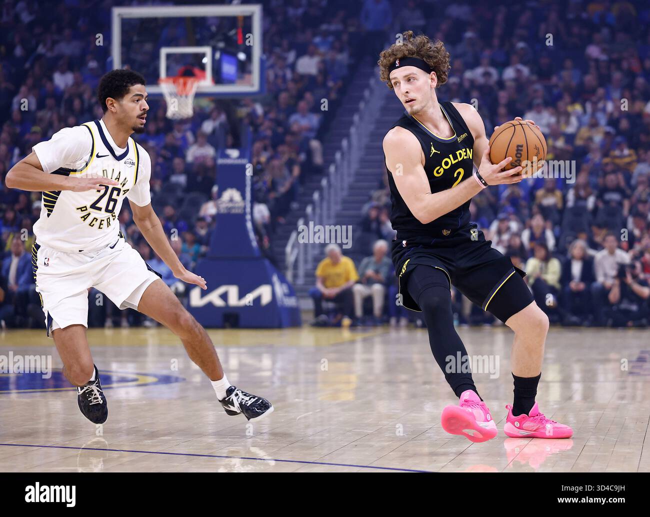 Golden State Warriors guard Brandin Podziemski (2) controls the ball ...