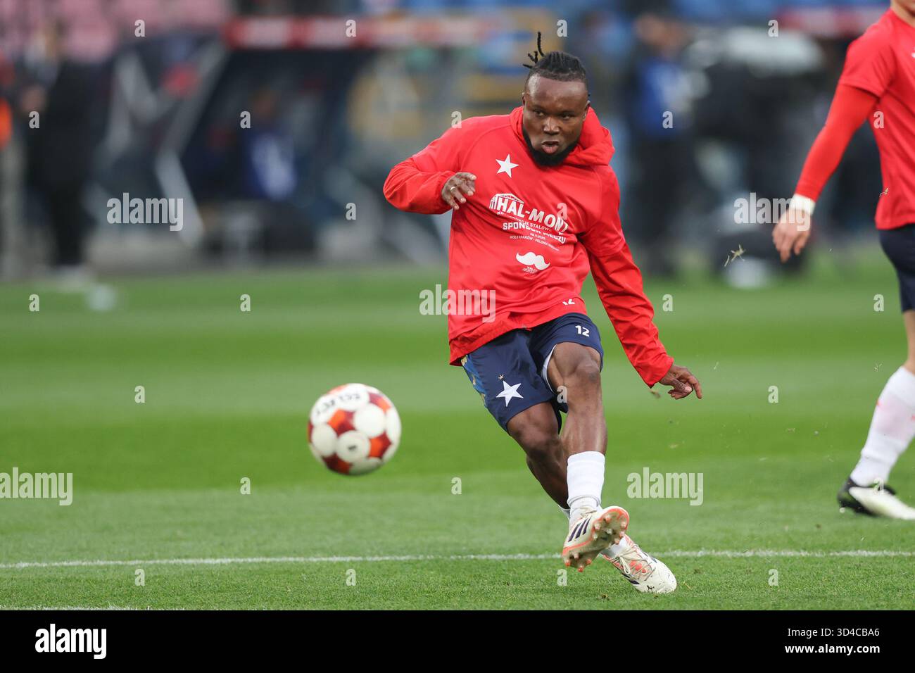 James Igbekeme of Wisla Krakow seen warming up before the BETCLIC 1 ...