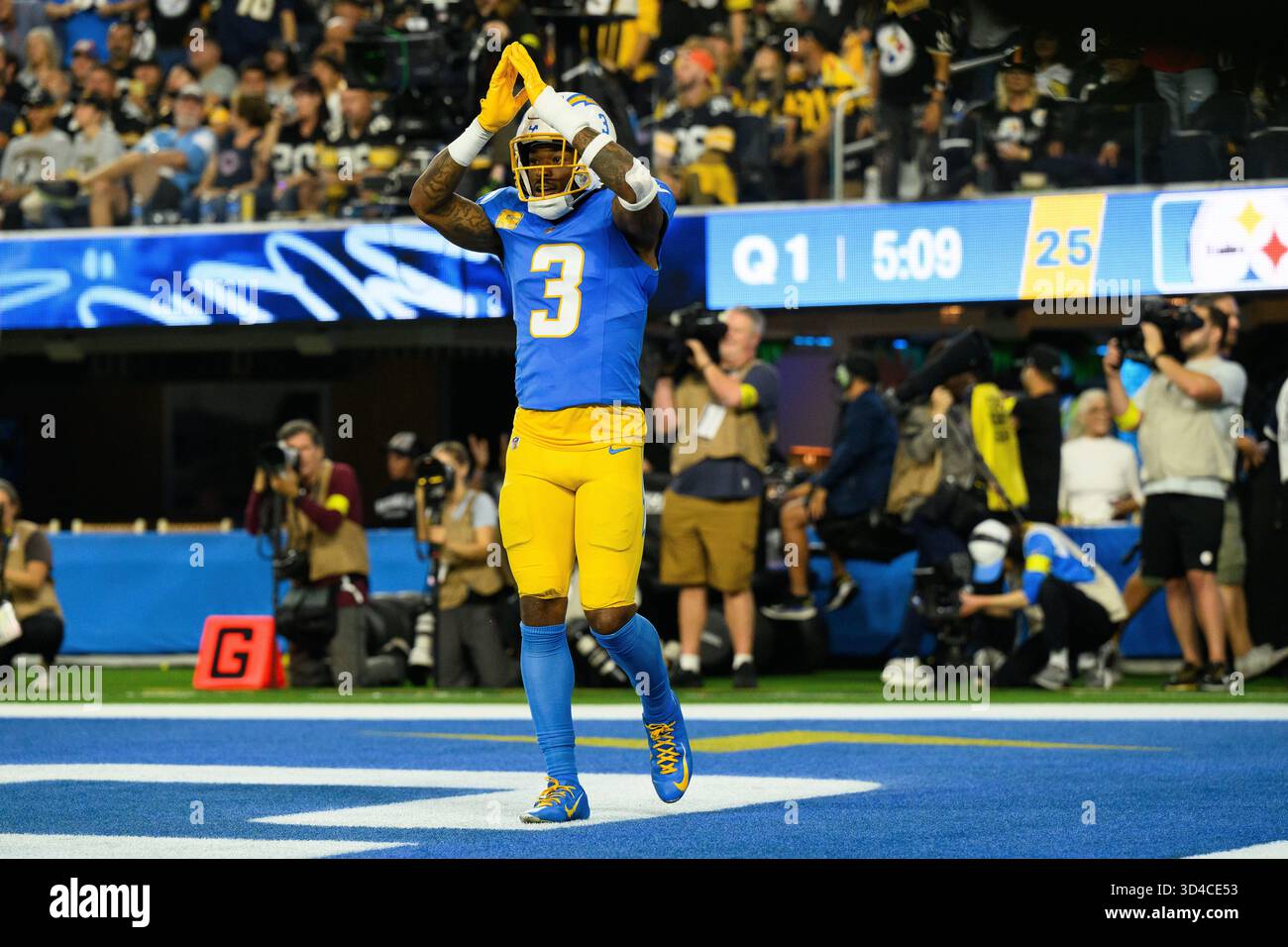 Los Angeles Chargers safety Derwin James Jr. (3) gestures during an NFL ...