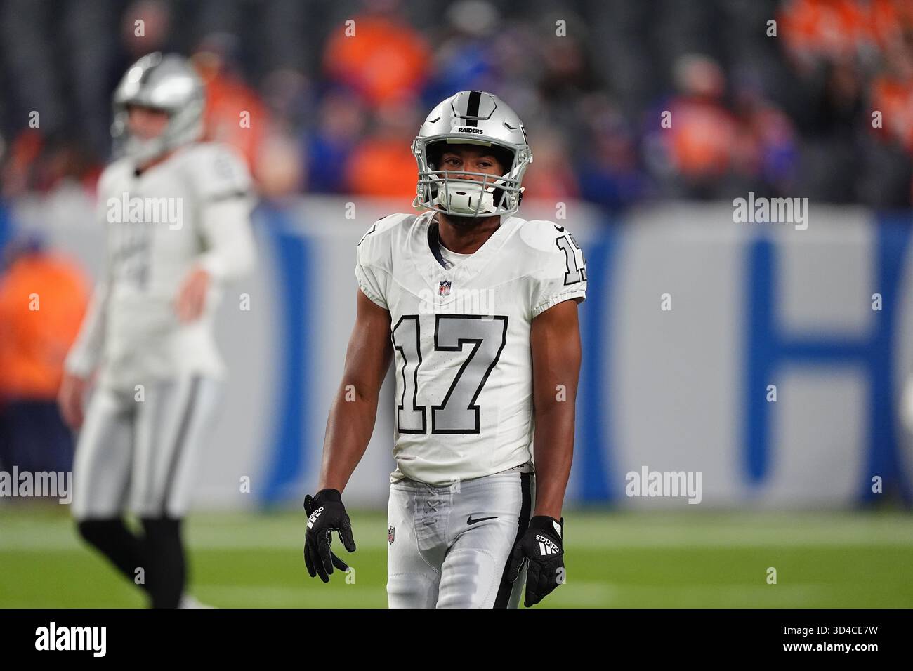 Las Vegas Raiders wide receiver Tyler Lockett (17) warms up before an ...