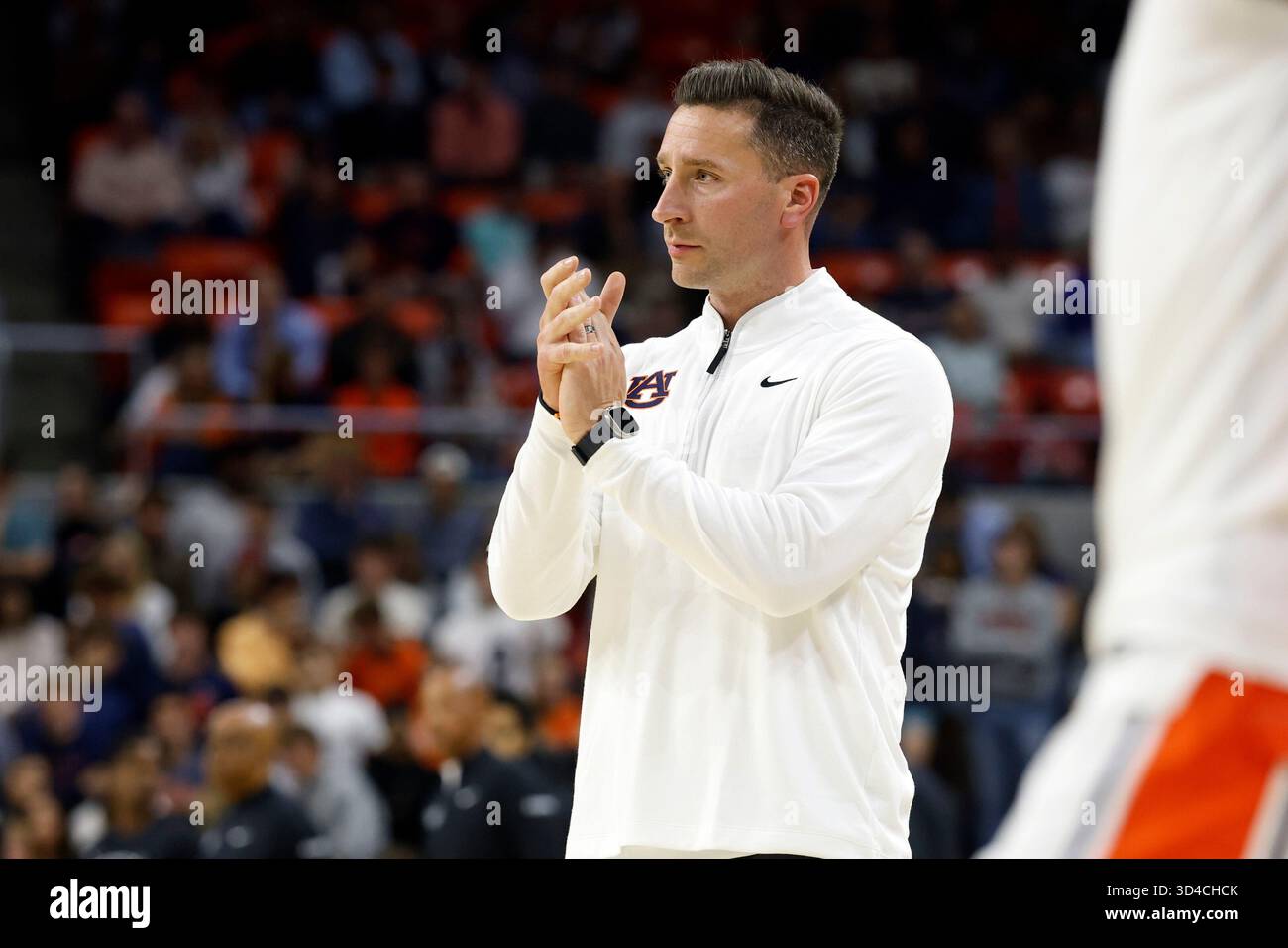 Auburn head coach Steven Pearl reacts during the second half of an NCAA ...
