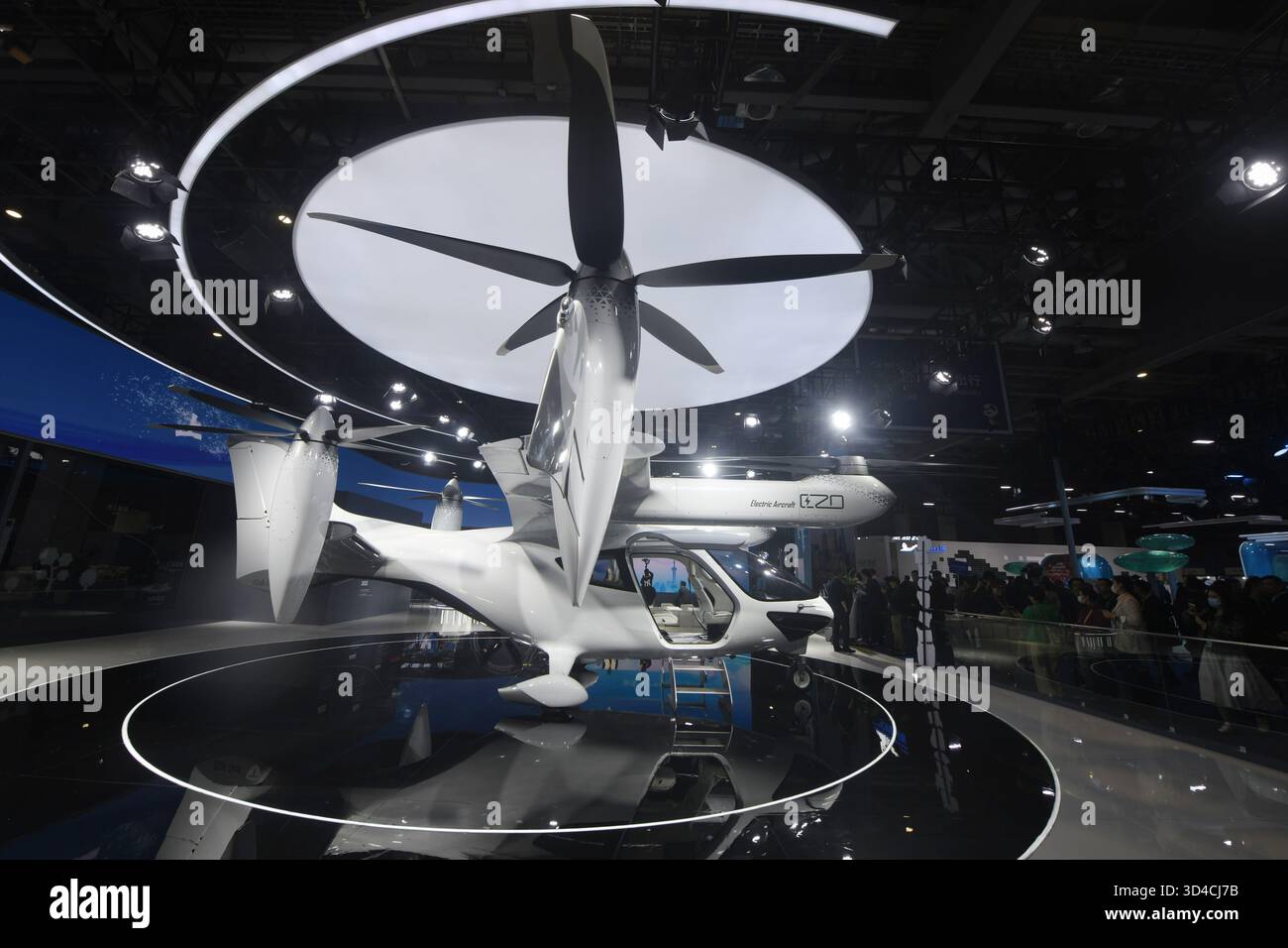 SHANGHAI, CHINA - NOVEMBER 6, 2025 - The audience visited the E20 ...