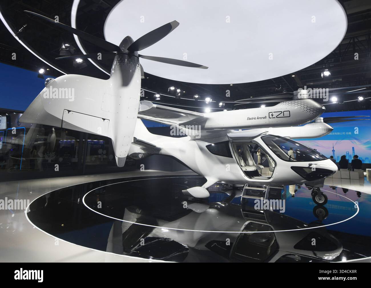 SHANGHAI, CHINA - NOVEMBER 6, 2025 - The audience visited the E20 electric vertical takeoff and ...