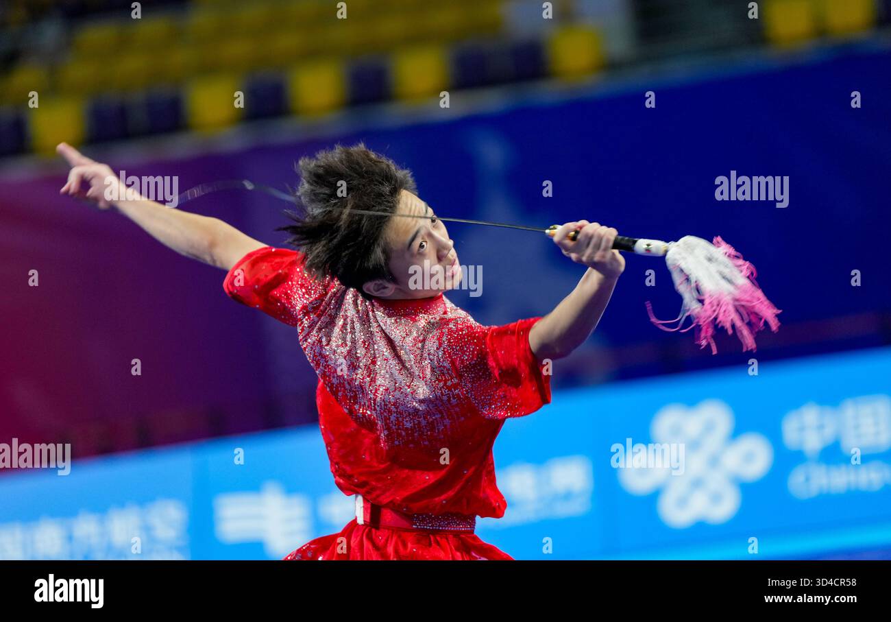 (251110) -- GUANGZHOU, Nov. 10, 2025 (Xinhua) -- Su Hongtao of Fujian ...