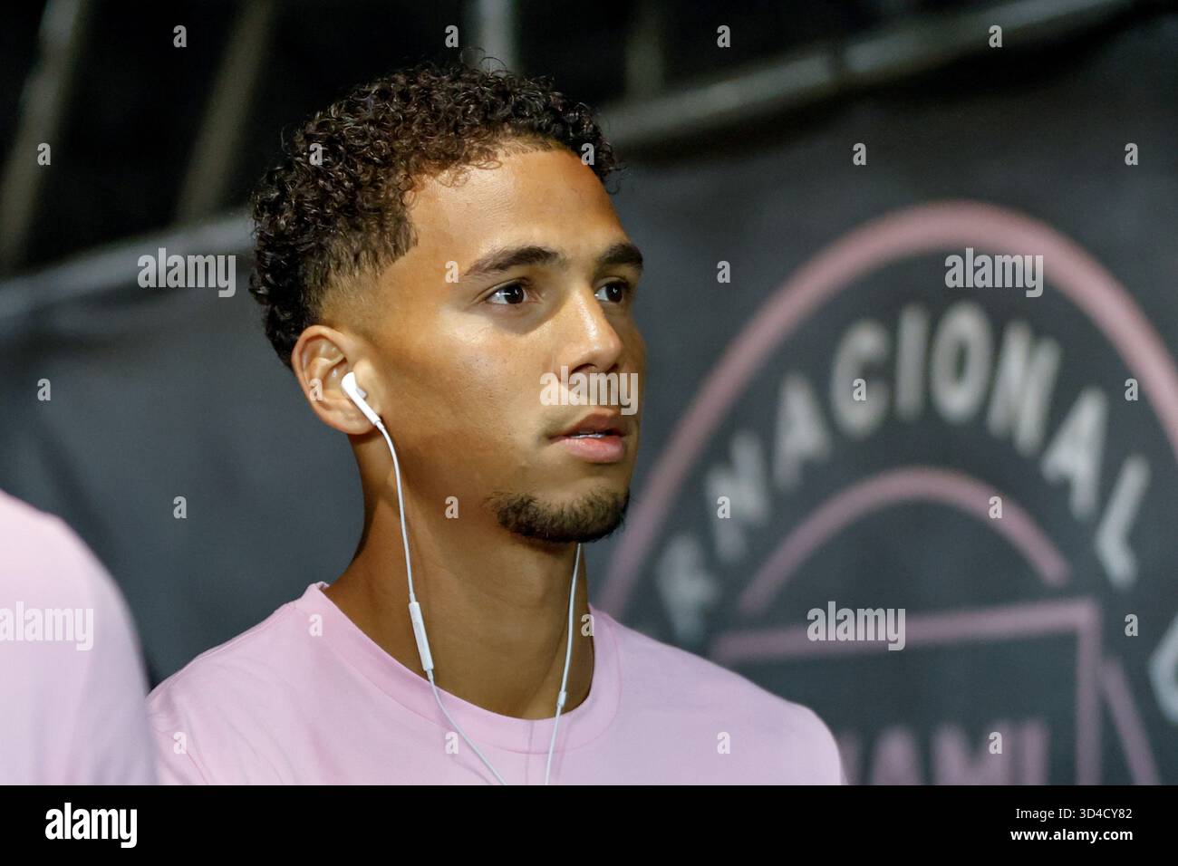FT. LAUDERDALE, FL - NOVEMBER 08: Inter Miami defender Ian Fray (17 ...