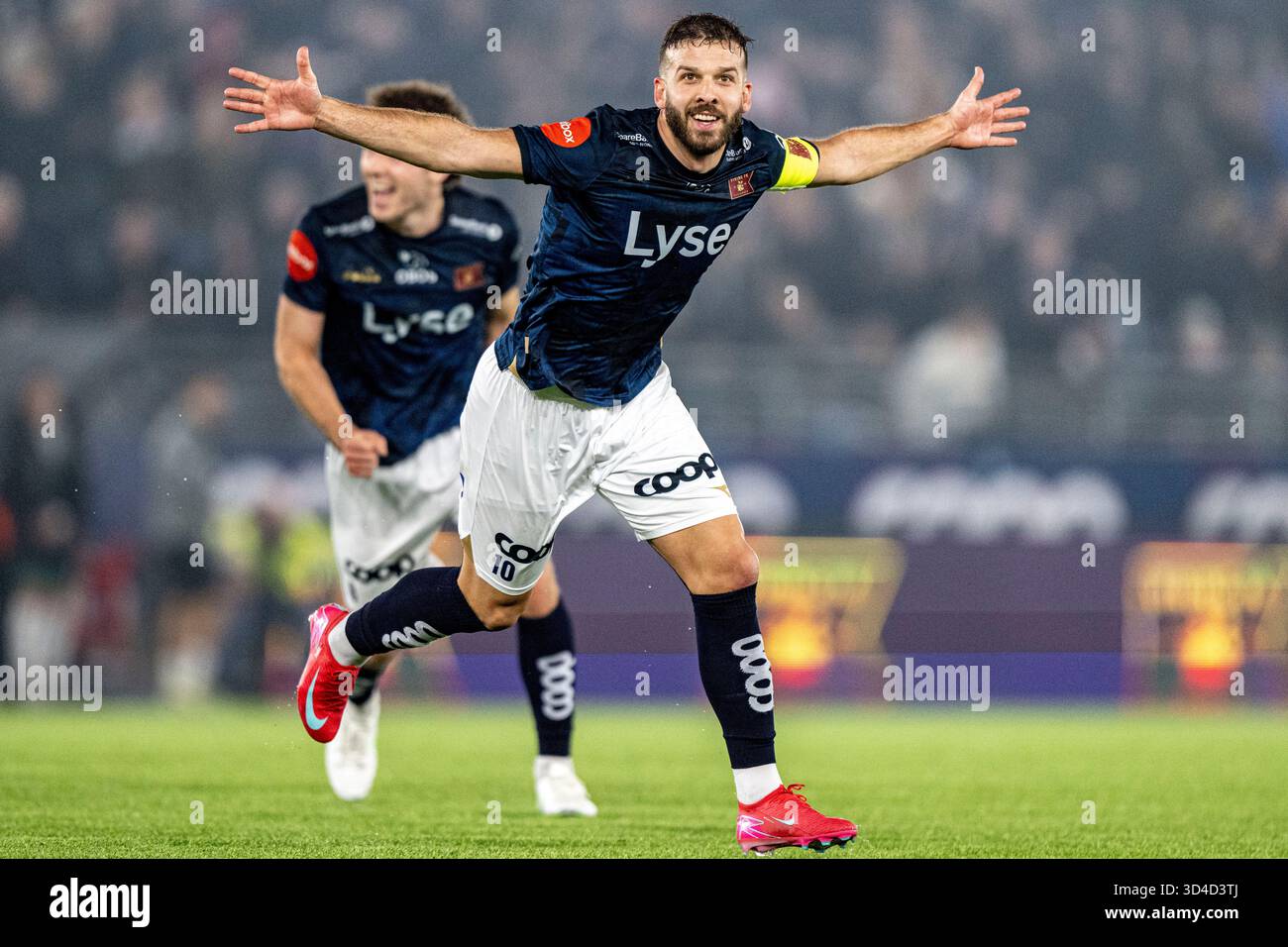 Stavanger 20251108. Vikings Zlatko Tripic cheers during the elite ...