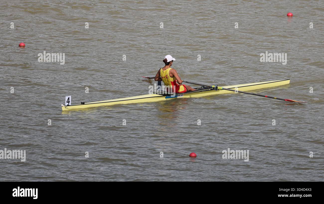(251110) -- GUANGZHOU, Nov. 10, 2025 (Xinhua) -- Lu Shiyu of Shandong ...