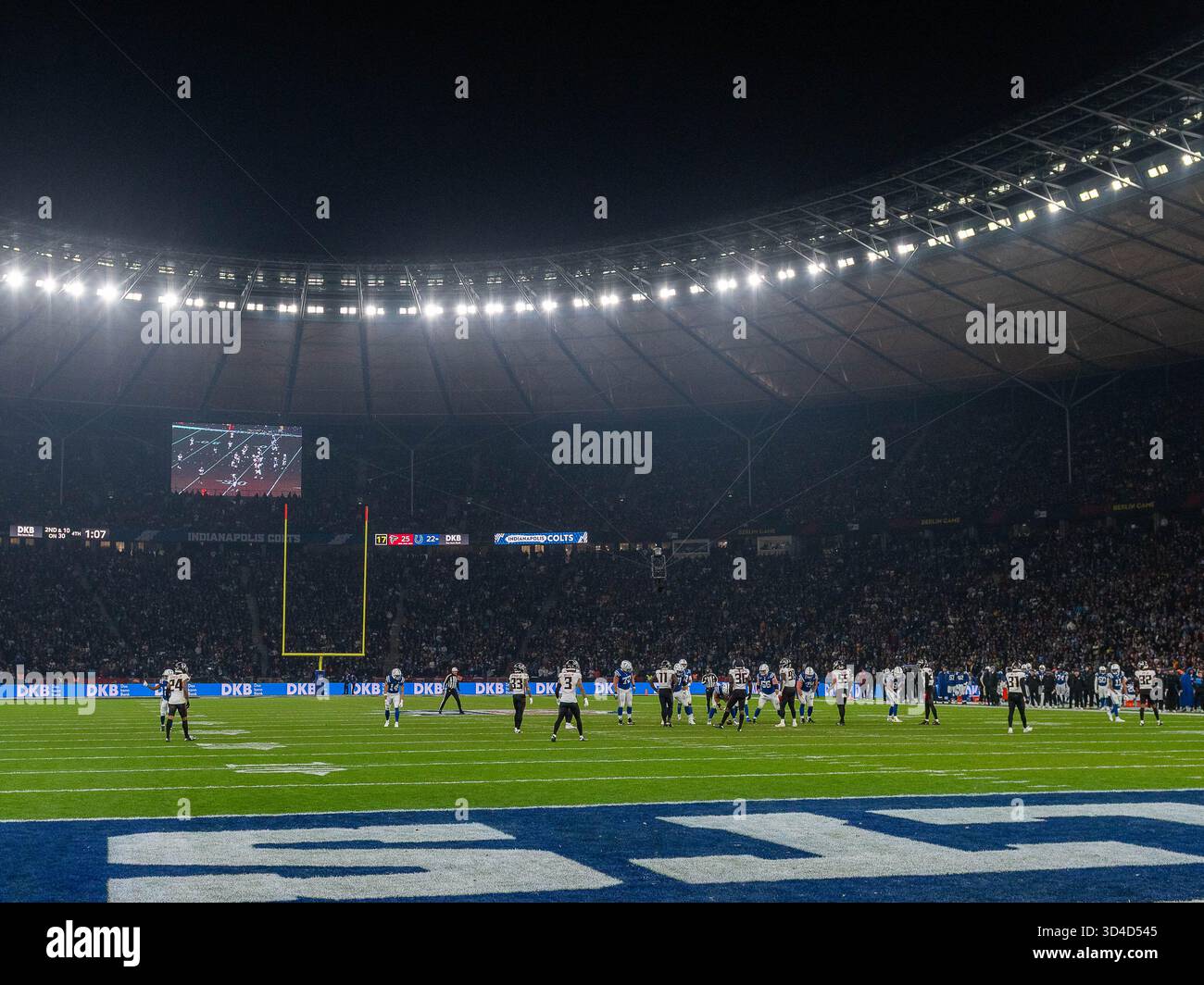 The full Olympic Stadium, Indianapolis Colts vs. Atlanta Falcons ...