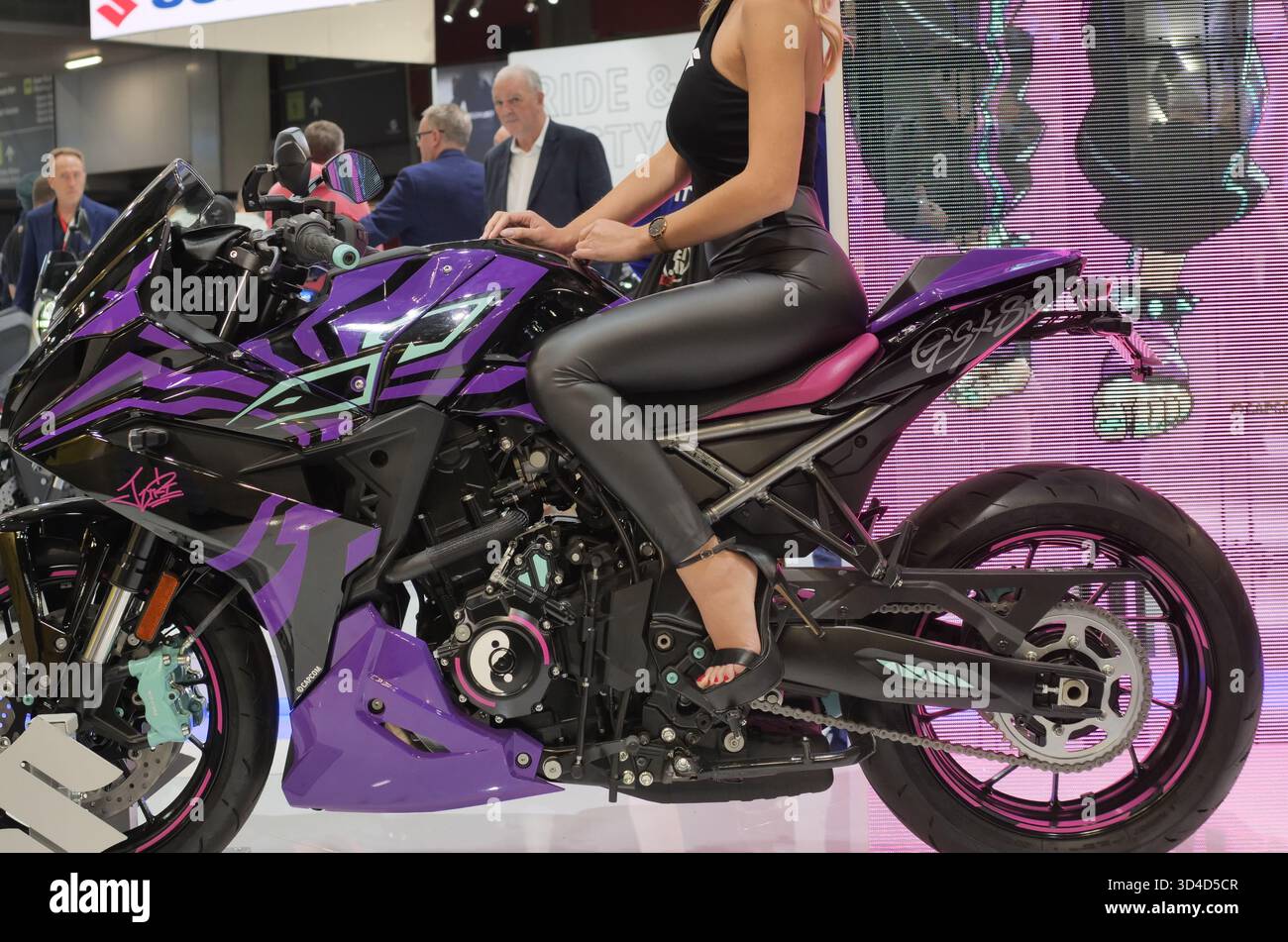 The Eicma Girls, a parade of models riding high-quality motorcycles at ...