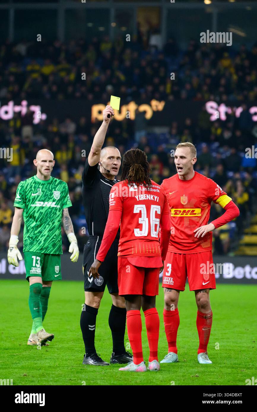 Broendby, Denmark. 09th, November 2025. Referee Mads-Kristoffer ...