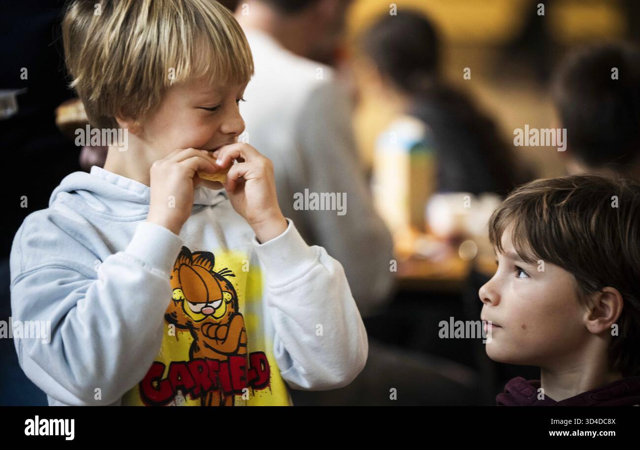 UTRECHT - Primary school students at the National School Breakfast at ...