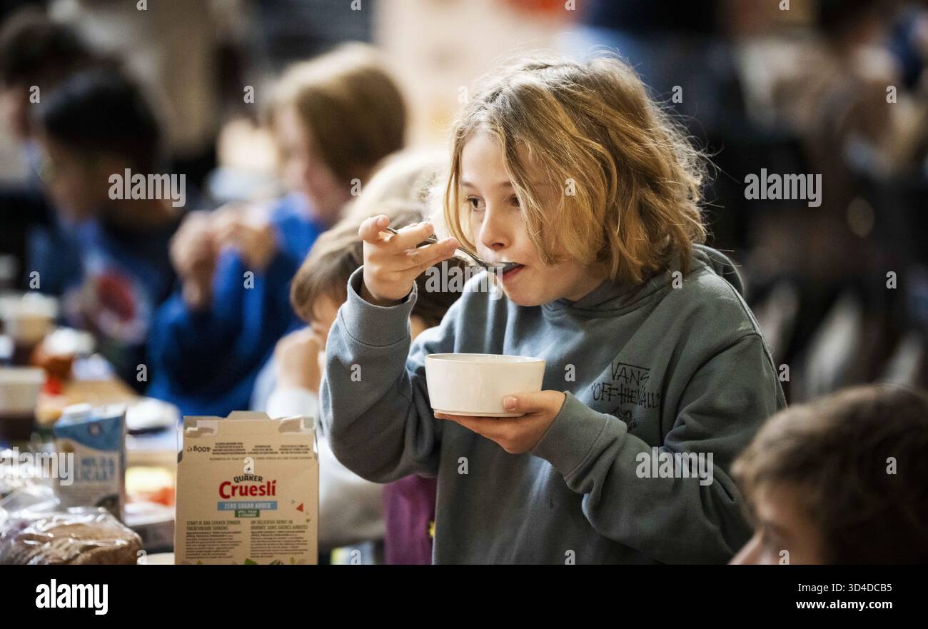 UTRECHT - Primary school students at the National School Breakfast at ...
