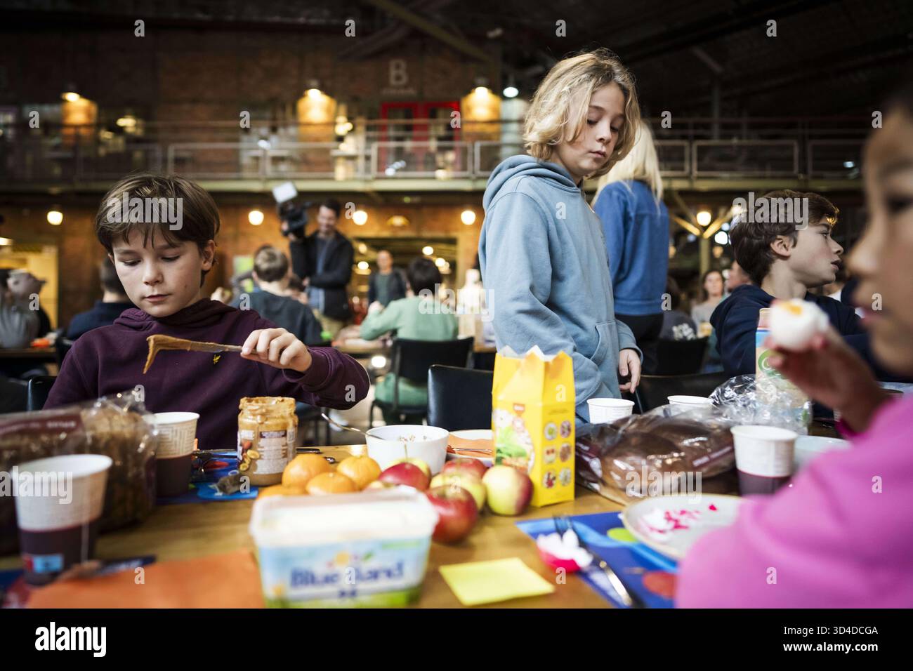 UTRECHT - Primary school students at the National School Breakfast at ...