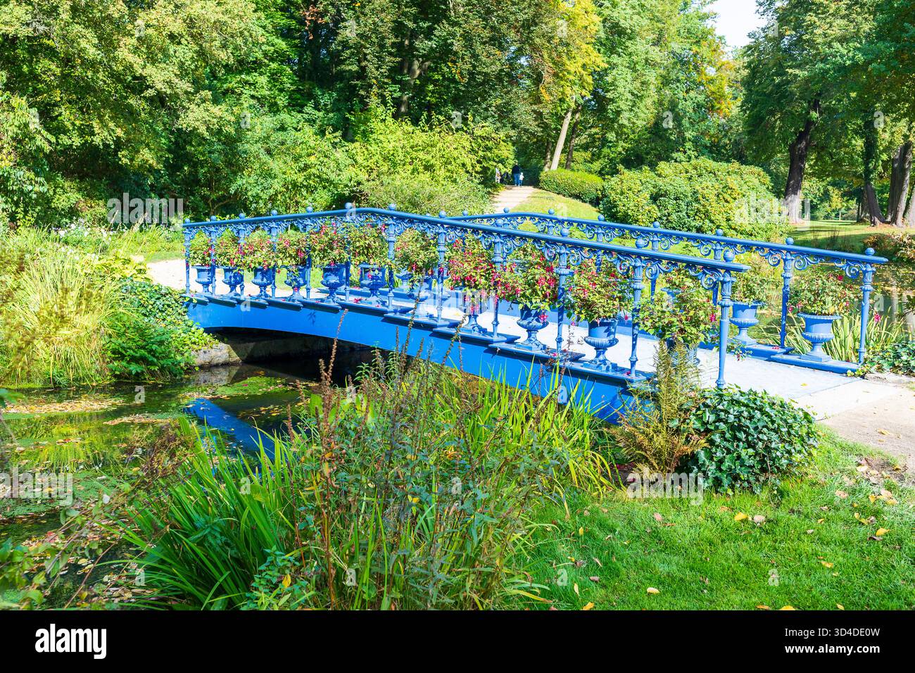 Fuchsienbrücke oder Blaue Brücke im Muskauer Park, UNESCO Welterbe, Bad ...