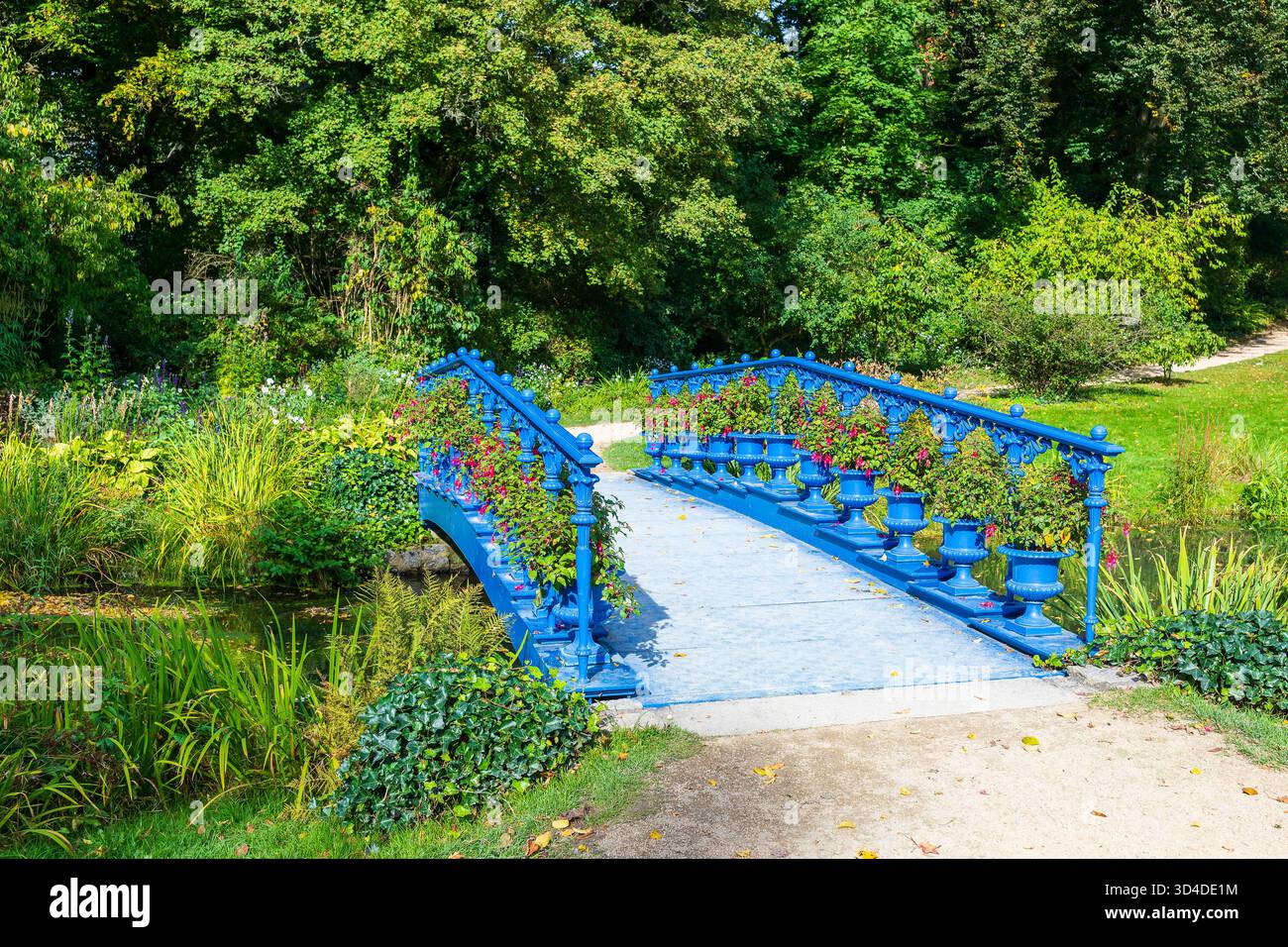 Fuchsienbrücke oder Blaue Brücke im Muskauer Park, UNESCO Welterbe, Bad ...