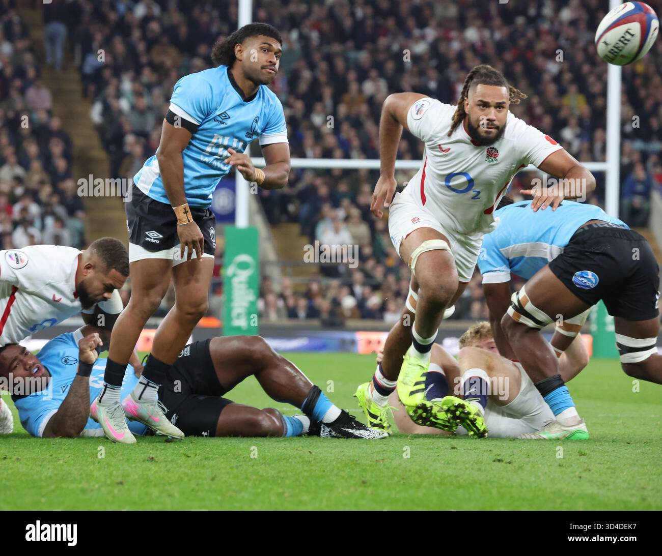 Simione Kuruvoli of Fiji and England's Chandler Cunningham-South ...