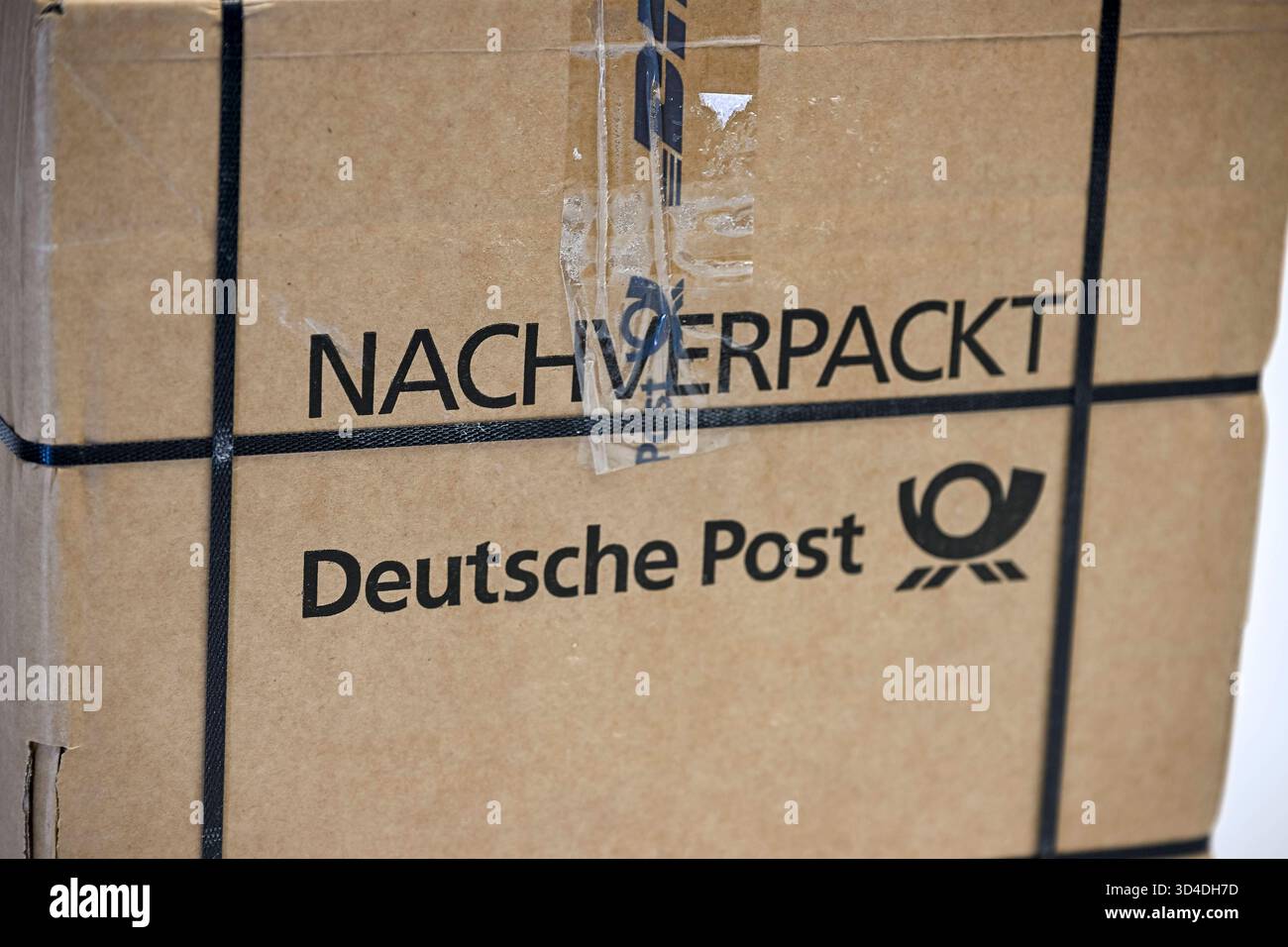Paket das von DHL nachverpackt wurde, BLF,, Deutschland, BLF ...