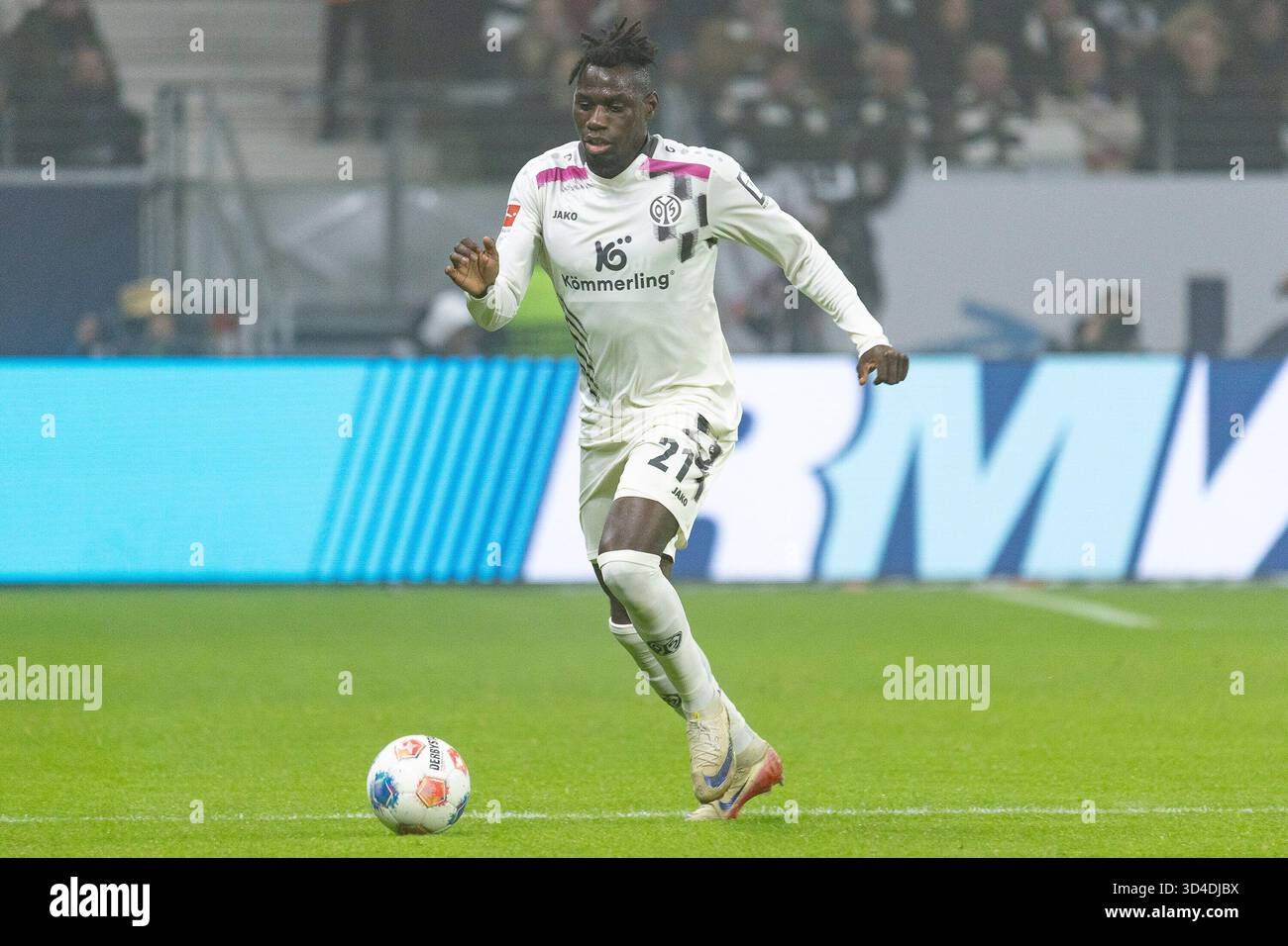 Danny da Costa (FSV FSV Mainz 05 #21) on the ball, cutout, portrait ...