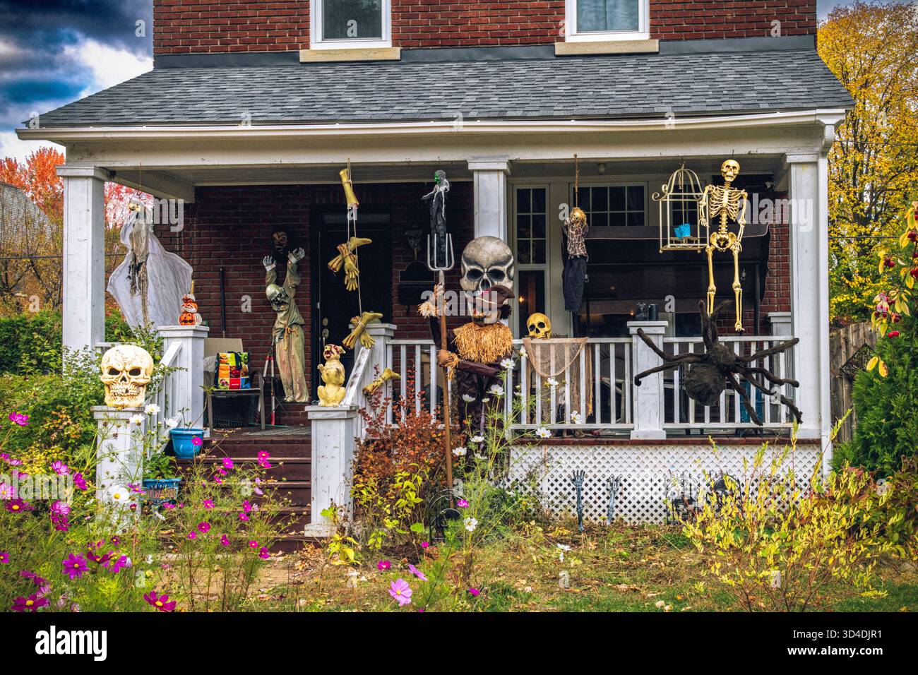 Scary haunted house halloween 2025 hi-res stock photography and images ...