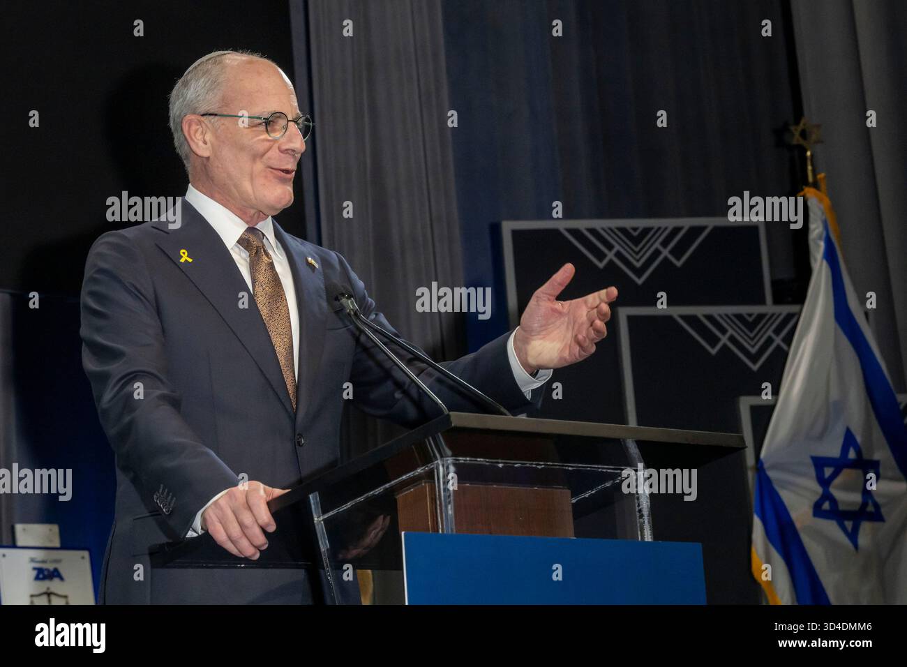 Ambassador Rabbi Dr. Yechiel Leiter speaks at the Zionist Organization ...