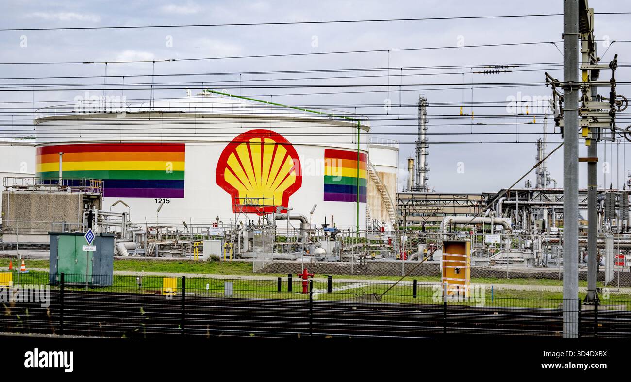 PERNIS - Shell Pernis is a petrochemical complex owned by Shell on the ...