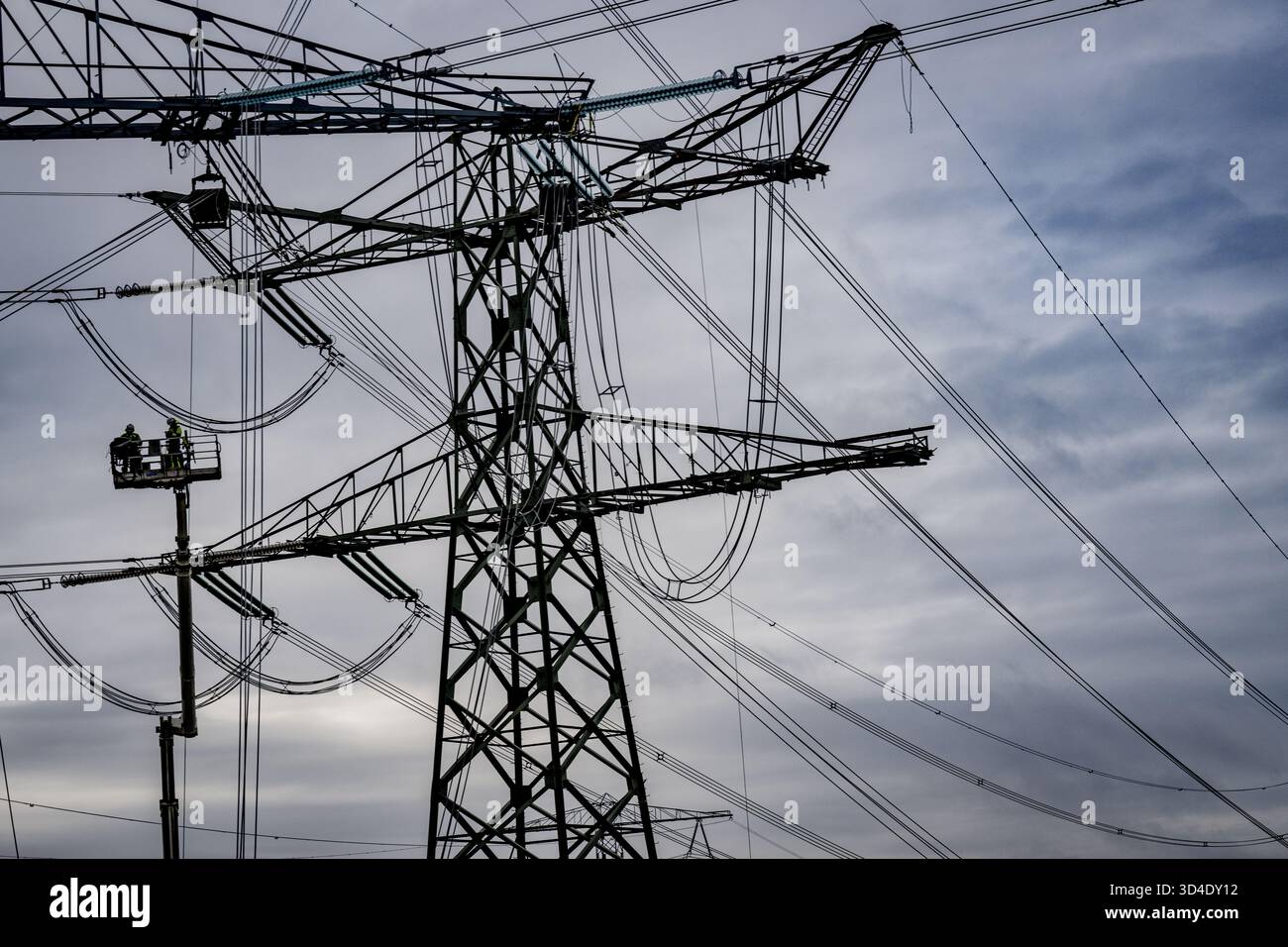 ROTTERDAM - High-voltage pylons dot the landscape. Electrical energy is ...