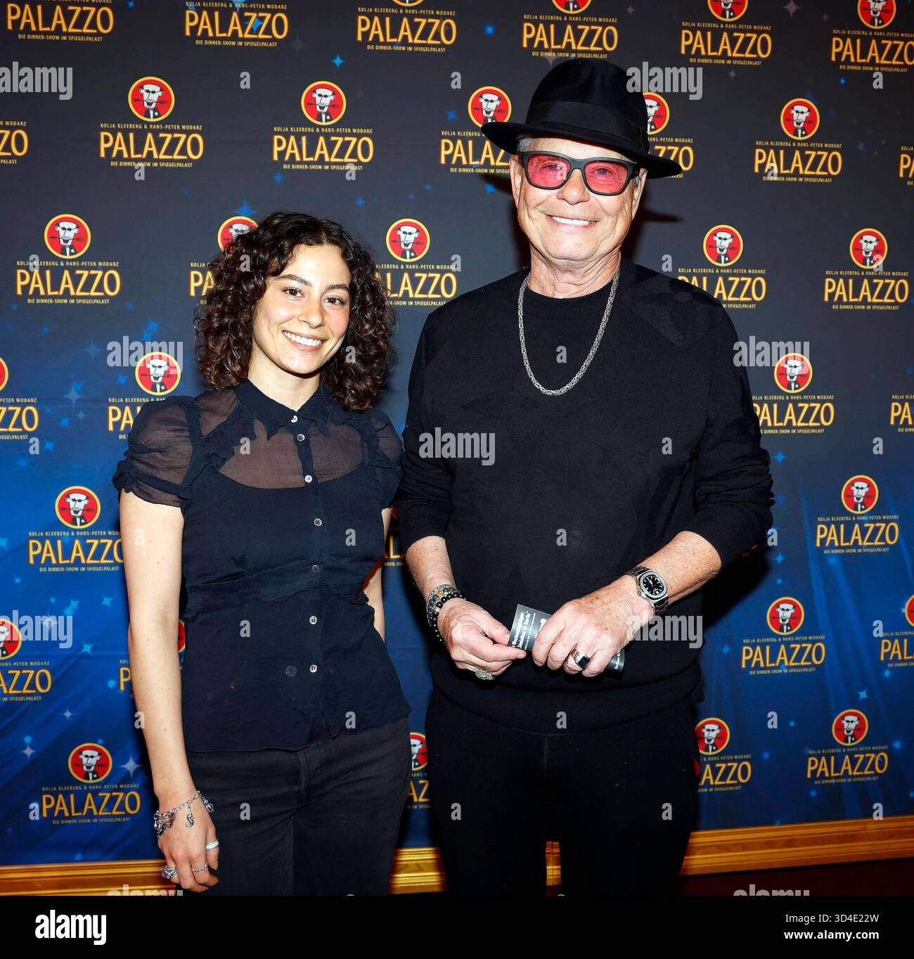 Ronald Nitschke mit Tochter Alina Nitschke bei der Premiere Diiner-Show ...