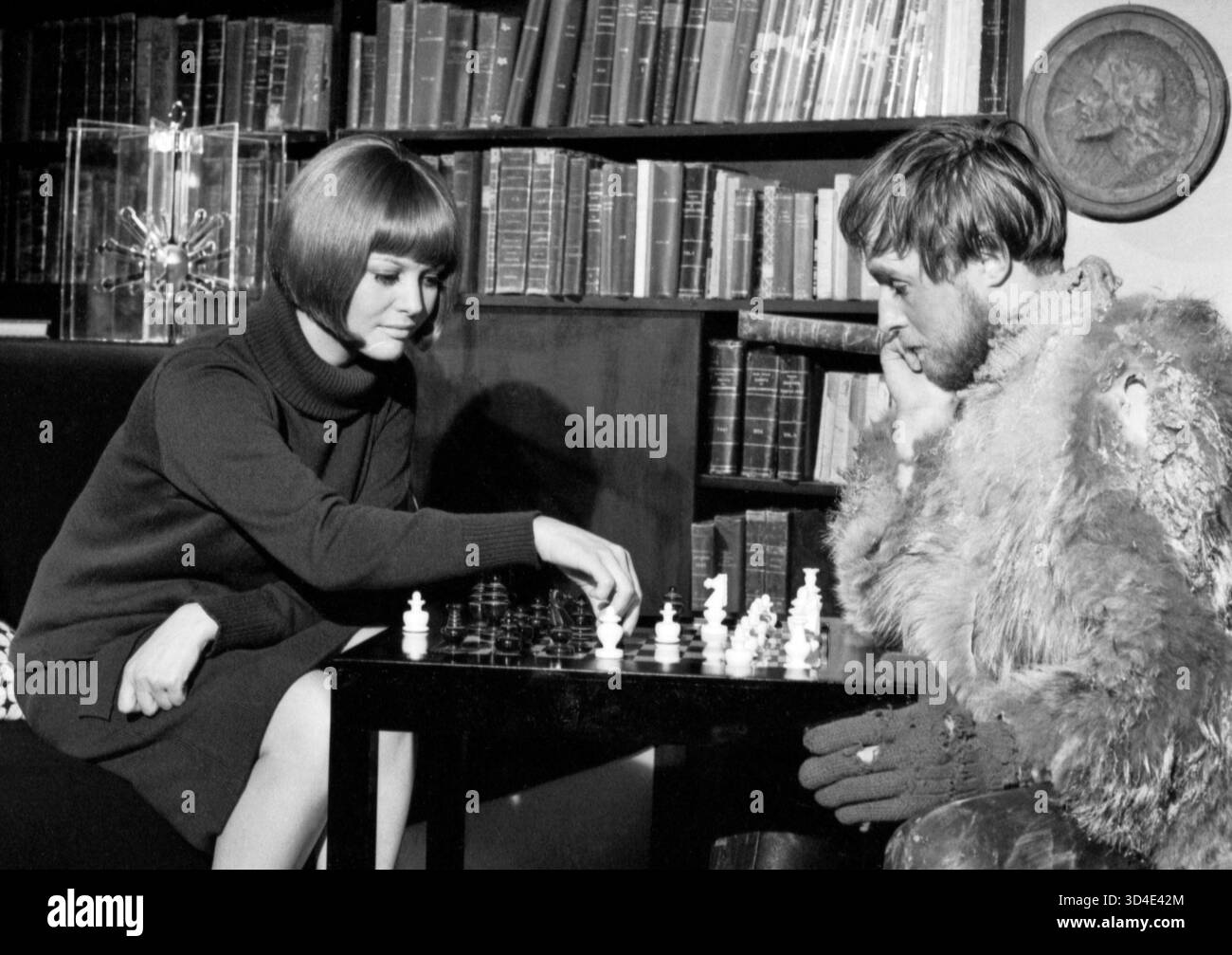 Italian actress Claudia Cardinale plays chess with Soviet actor Edward ...