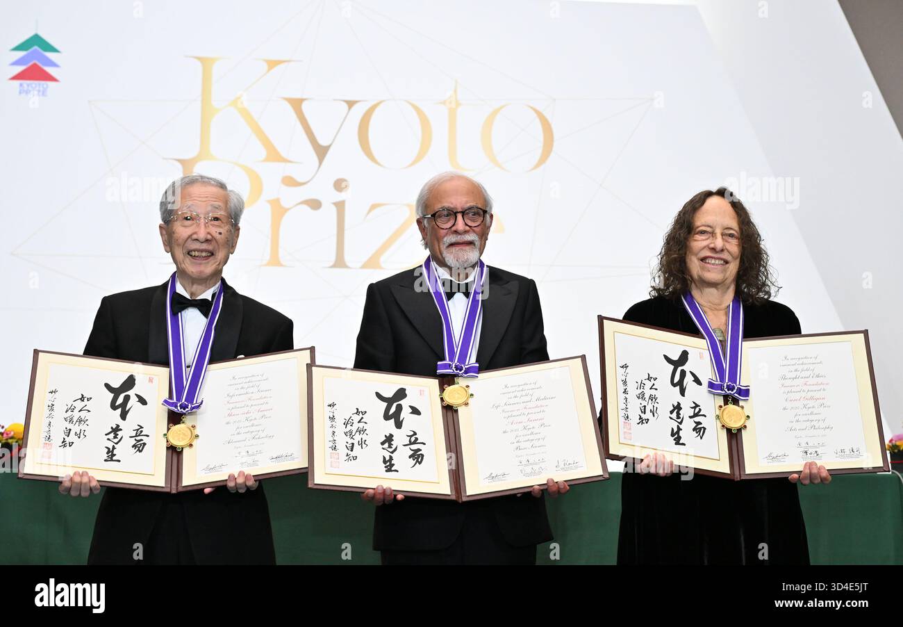(L to R) A mathematical engineer Shun-ichi Amari, a development ...