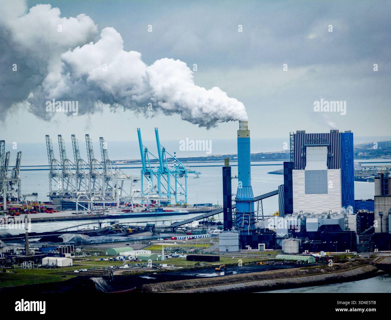 ROTTERDAM - Port of Rotterdam ANP /HOLLANDSE HOOGTE /ROBIN UTRECHT ...