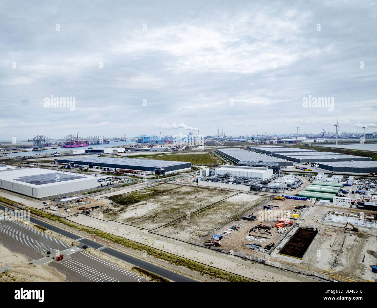 ROTTERDAM - Shell is building a hydrogen factory on the Maasvlakte. ANP ...